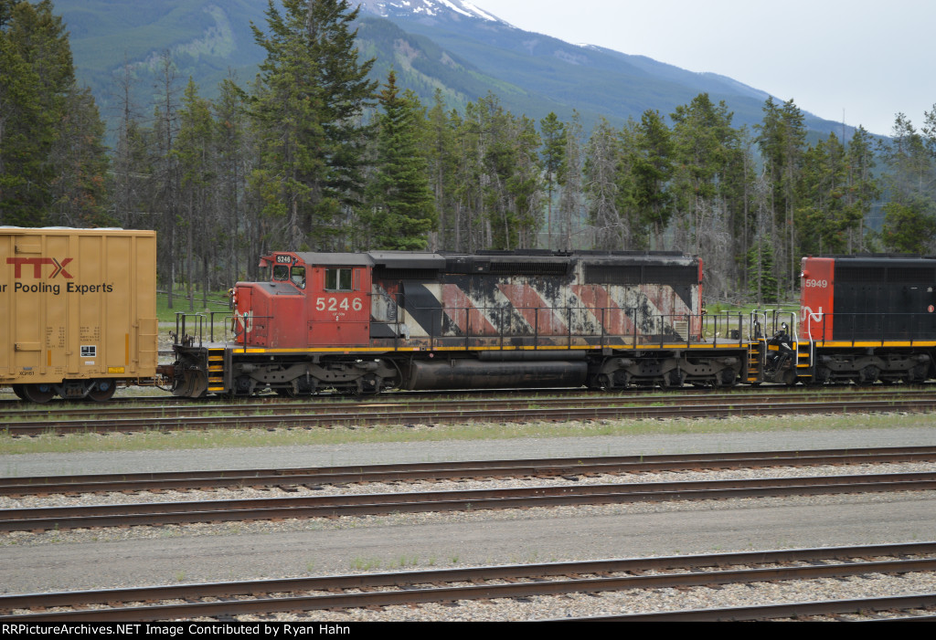 CN 5246 Switching Jasper Yard
